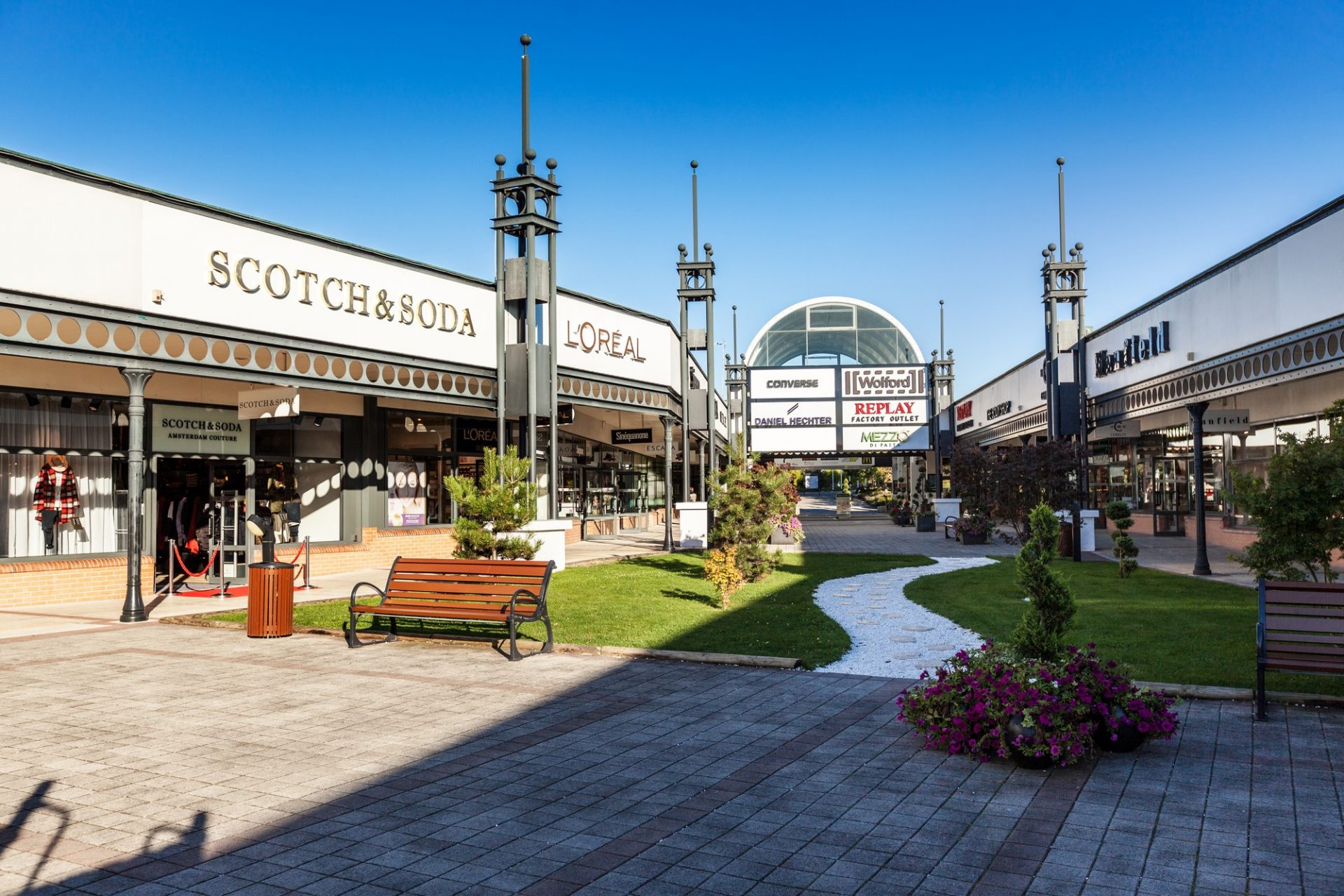 Paris Outlet Shopping Guide 2024: Buy Designer Brands at Up to 70% Off ...